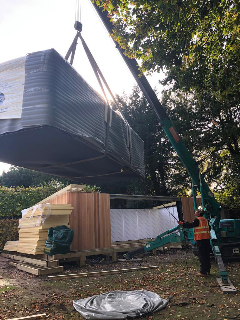 Spider Crane Lifts Spa Pool | Sparrow Crane Hire