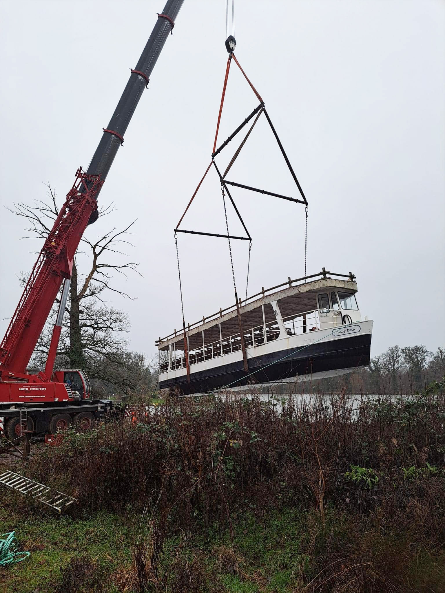 Lifting the boats out at Longleat, Wiltshire | Sparrow Crane Hire