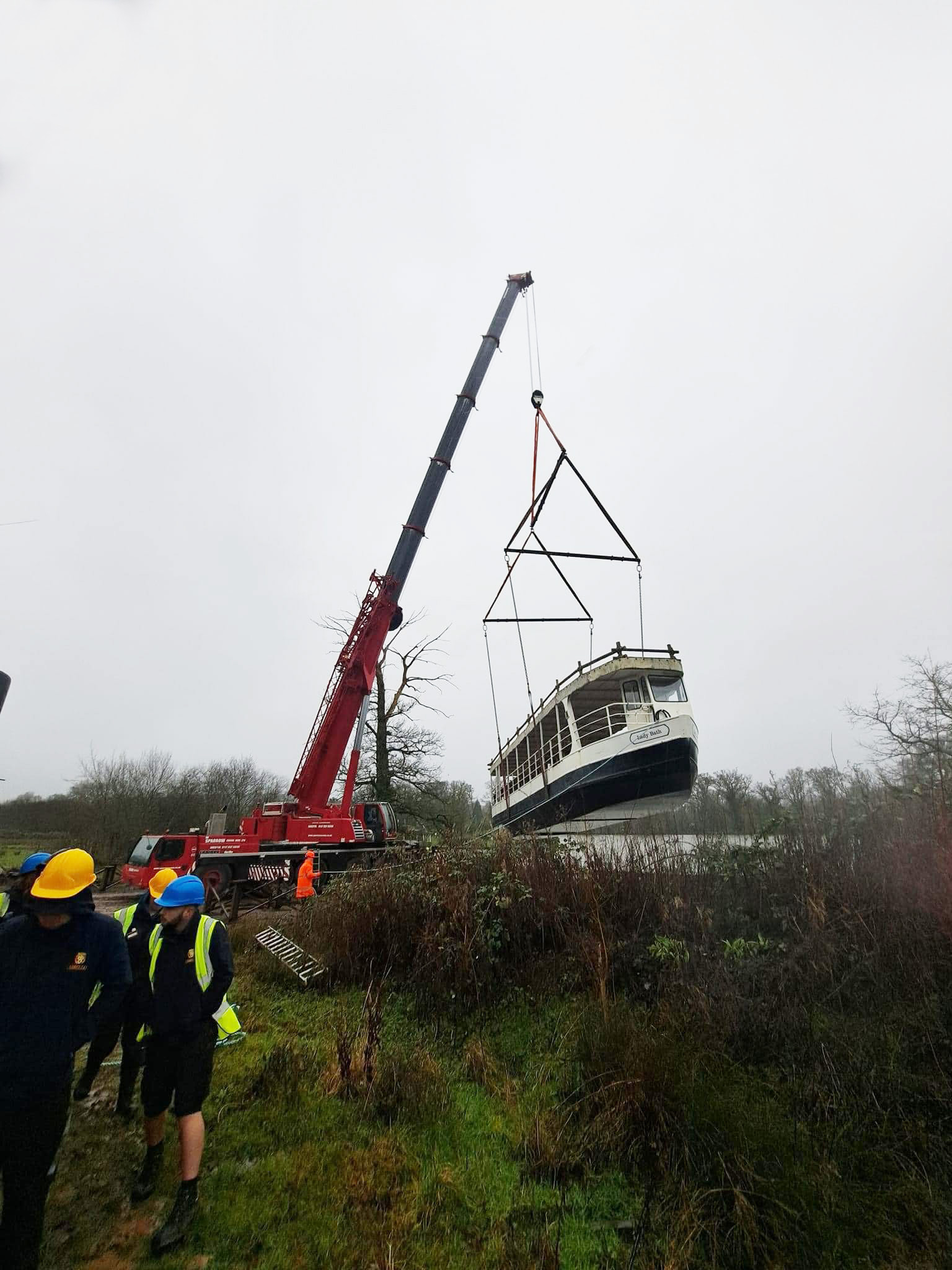 Lifting the boats out at Longleat, Wiltshire | Sparrow Crane Hire