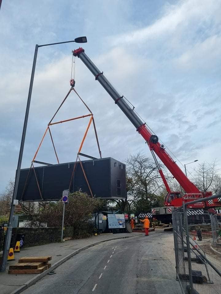 Our Grove GMK5250L with its full 80te ballast working in central ...