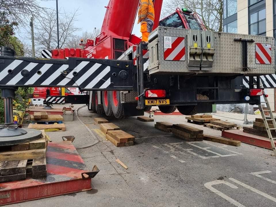 Our Grove GMK5250L with its full 80te ballast working in central ...