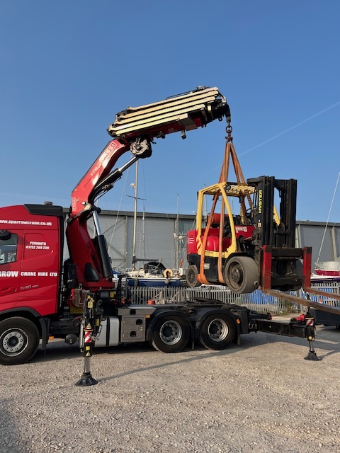 Fassi Loader Crane (Hiab) lifting our own Sparrows Installation ...